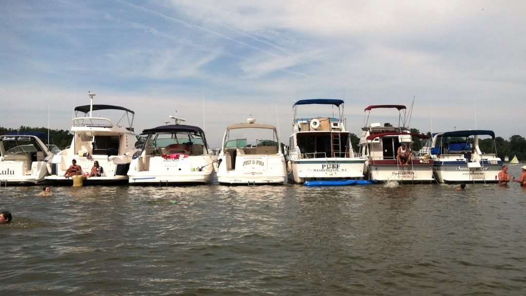 How to Raft Up Boats for Summer Fun - My Boat Life